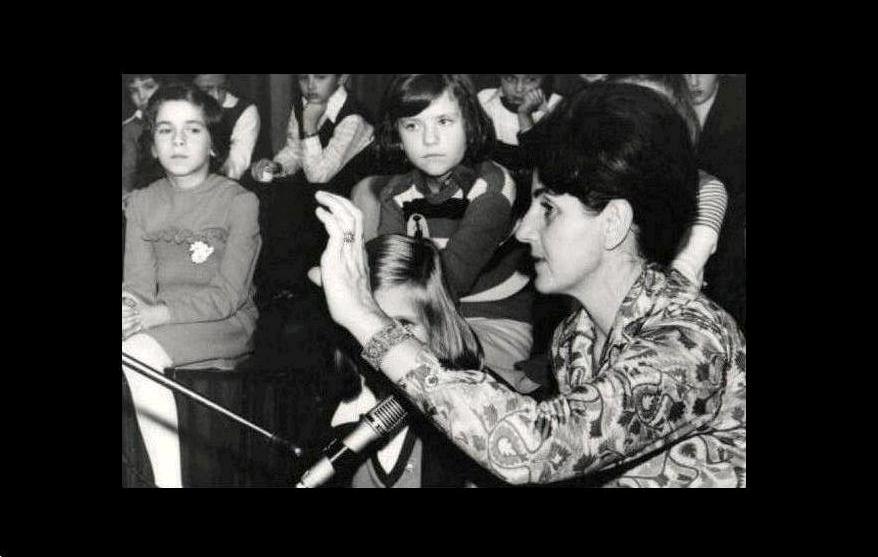 “Svezak sjećanja”: Nasiha Kapidžić Hadžić – “Kad jednom dođeš u grad od ...