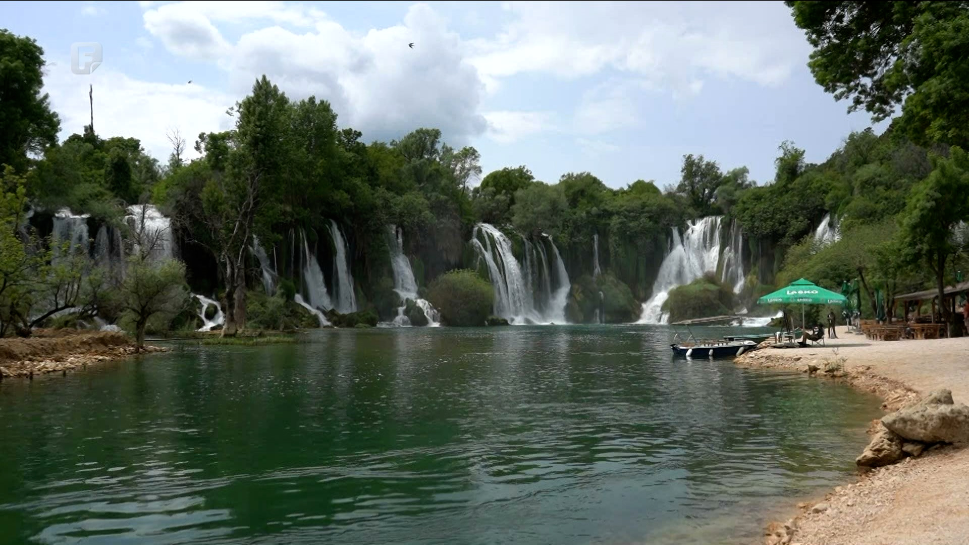 Osvježenje u ljetnim vrućinama i nevjerovatan pogled - vodopad Kravica