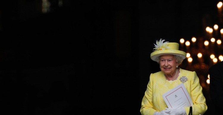 Kraljica Elizabetha bi mogla javno objaviti da je primila vakcinu ...