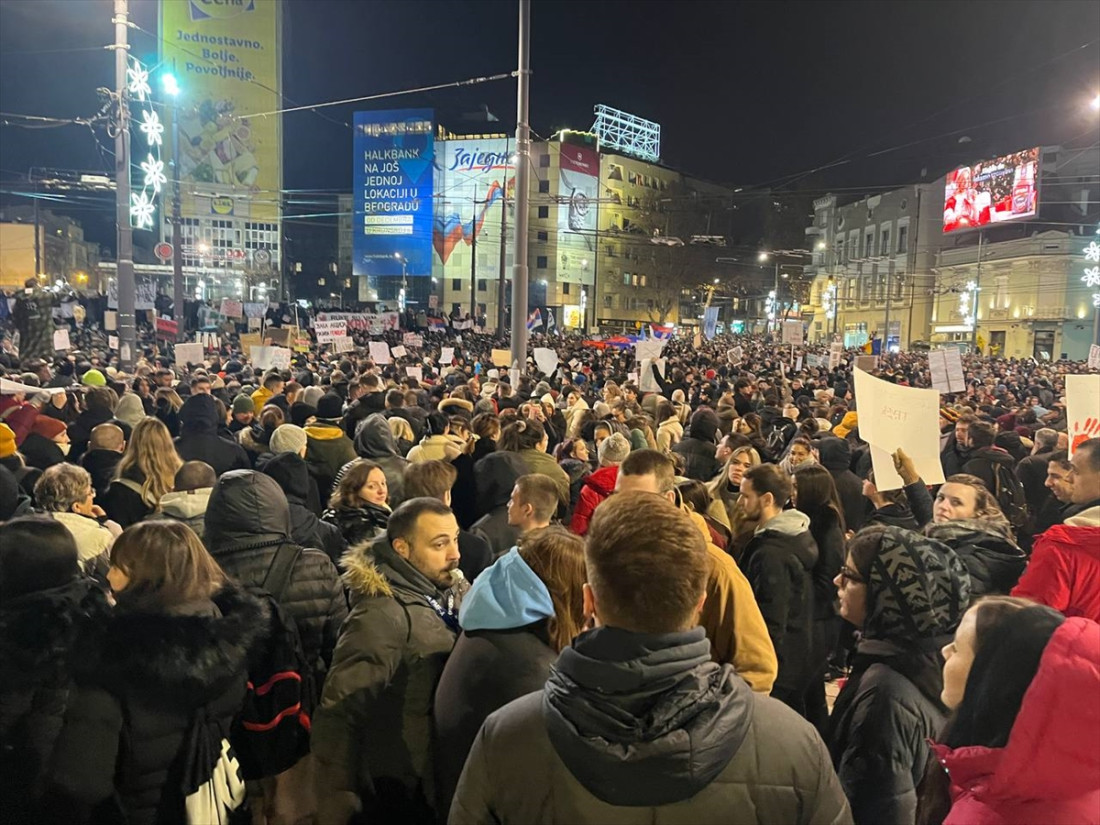 Desetine hiljada ljudi na protestu u Beogradu