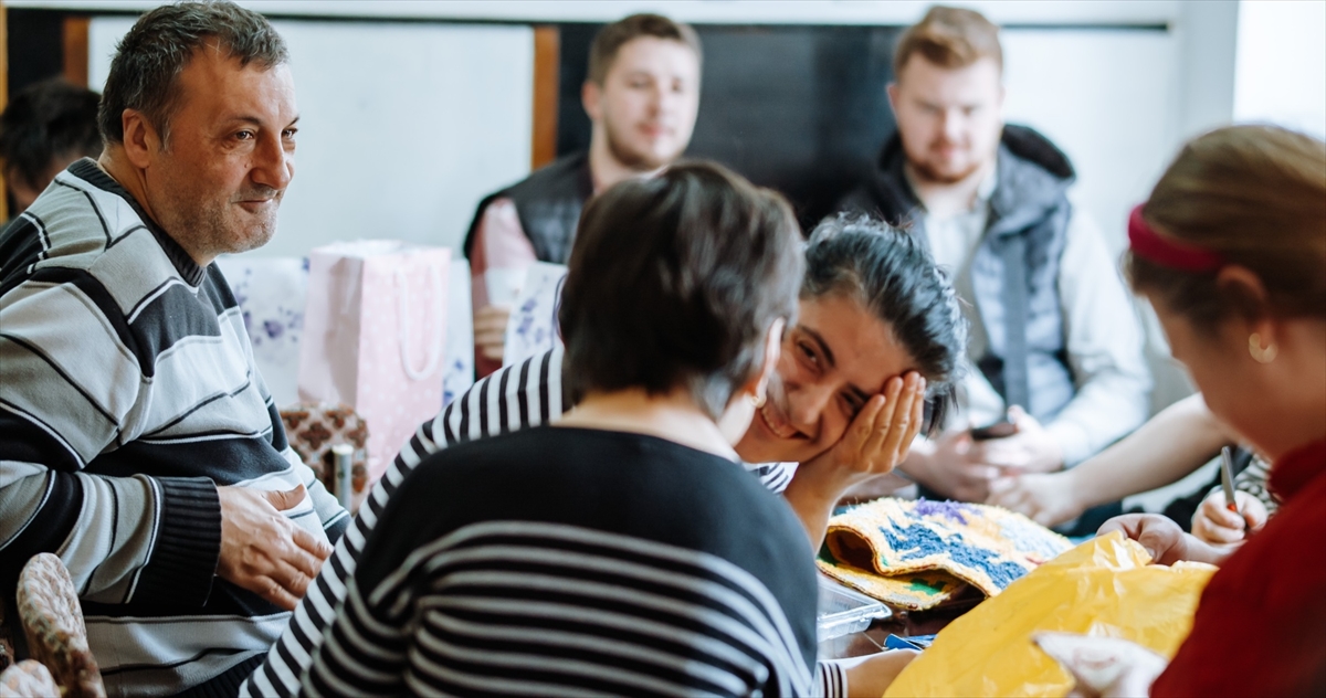 Mreža mladih Stari Grad bajramskim paketićima obradovala štićenike ...